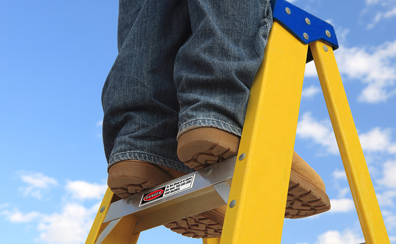 7 Essential Ladder Safety Tips You Need to Know – SafeStart
